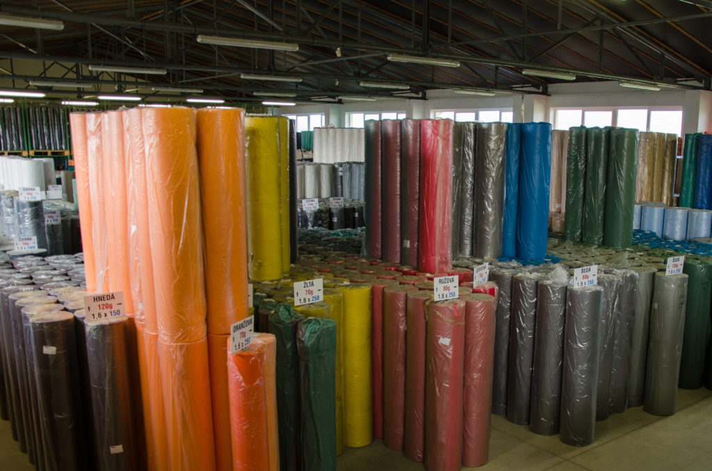 Netkaná textília ORANŽOVÁ 60 g/m² - netkané-textílie.com